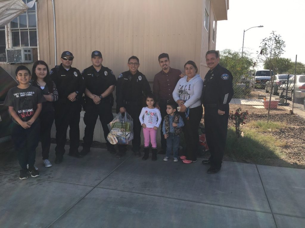SLPD Donates Thanksgiving Dinners to Families – San Luis Police Department